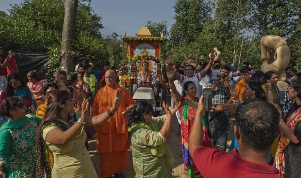 In cerca della dea Lakshmi nell'unico monastero induista in Italia | L ...
