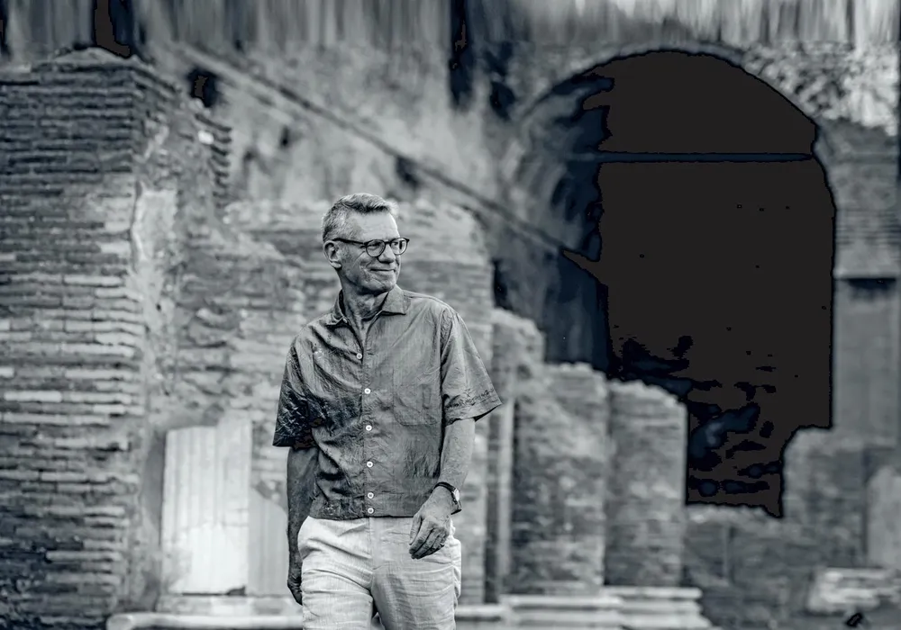 Peter Cameron: «Viviamo in un mondo oscuro, violento e incomprensibile. Scrivo per abitare altre ...