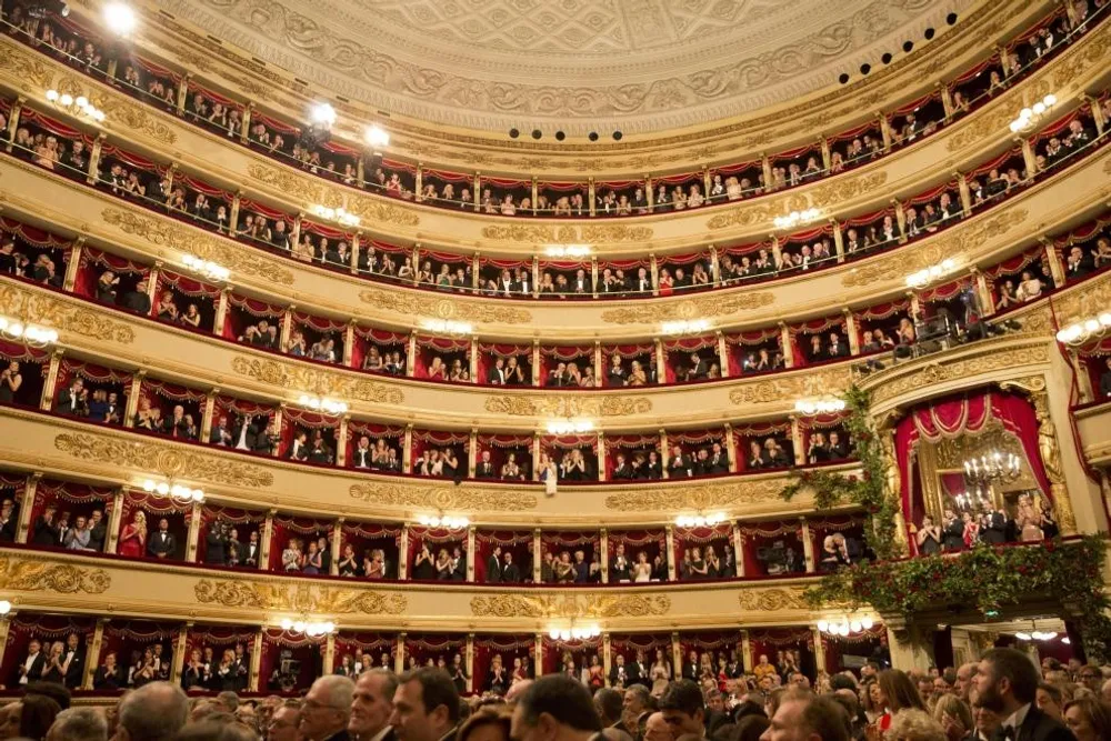 Alla prima della Scala col burqa di visone | L'Espresso