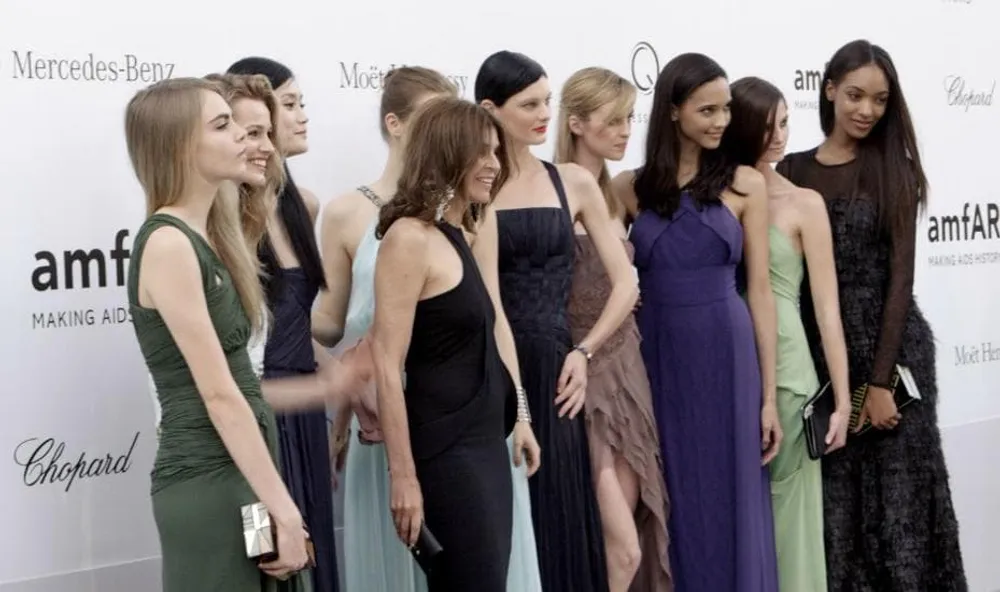 'Mademoiselle C.', splendida aliena della moda | L'Espresso