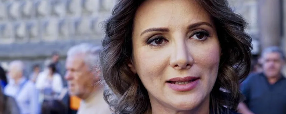 Anna Falcone ci riprova: il progetto di sinistra della pasionaria del ...