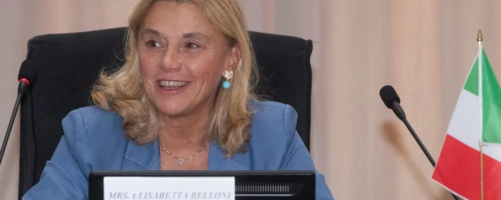 Chi è Elisabetta Belloni, la diplomatica che guida i servizi candidata ...